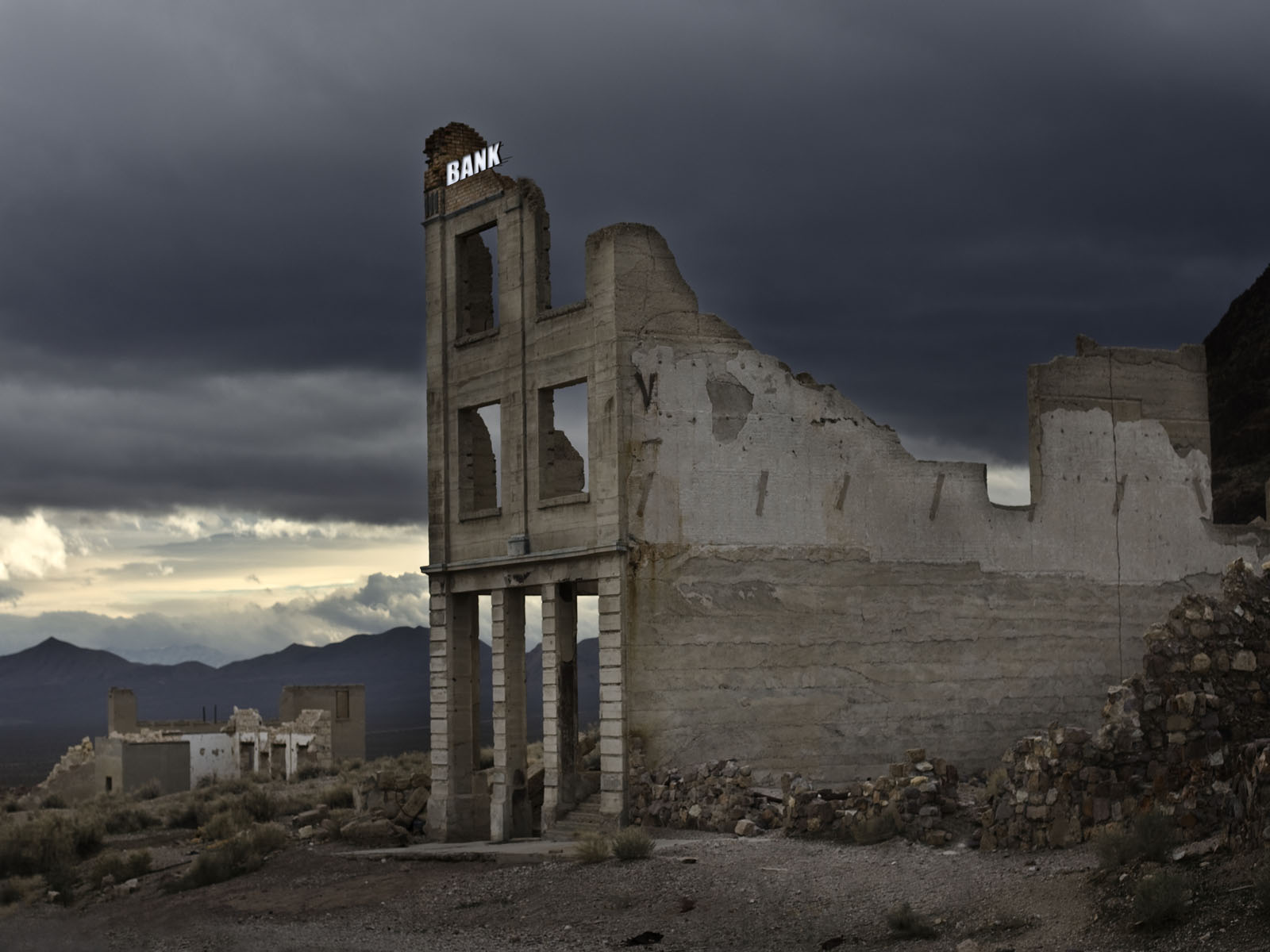 © Virginie Maillard ‘Bank’ 2012 from the series ‘Anamnésie Land ...
